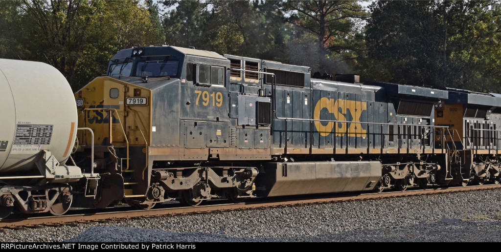 CSX 7919 X-LMSX 701 C40-8W trails CSX 920 ES44AH with a manifest south through CSX Wyvern Yard ...